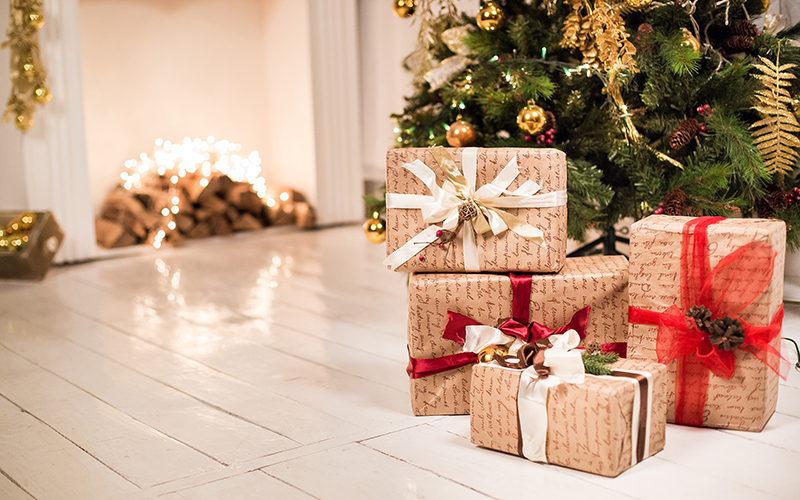 How PE Christmas Tree Branches Turn Holiday Displays into Higher Retail ...